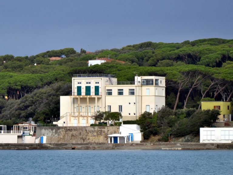 Italian lighthouses restoration project - 1 Euro Houses - Cheap Houses ...